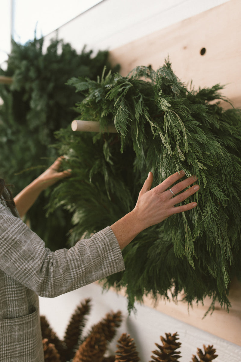 18" Oregon Cedar Wreath – Mill Creek Gardens